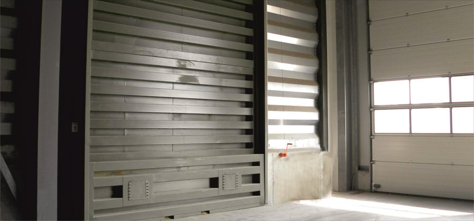 Lifting segment doors with steel segments - Schmelzer